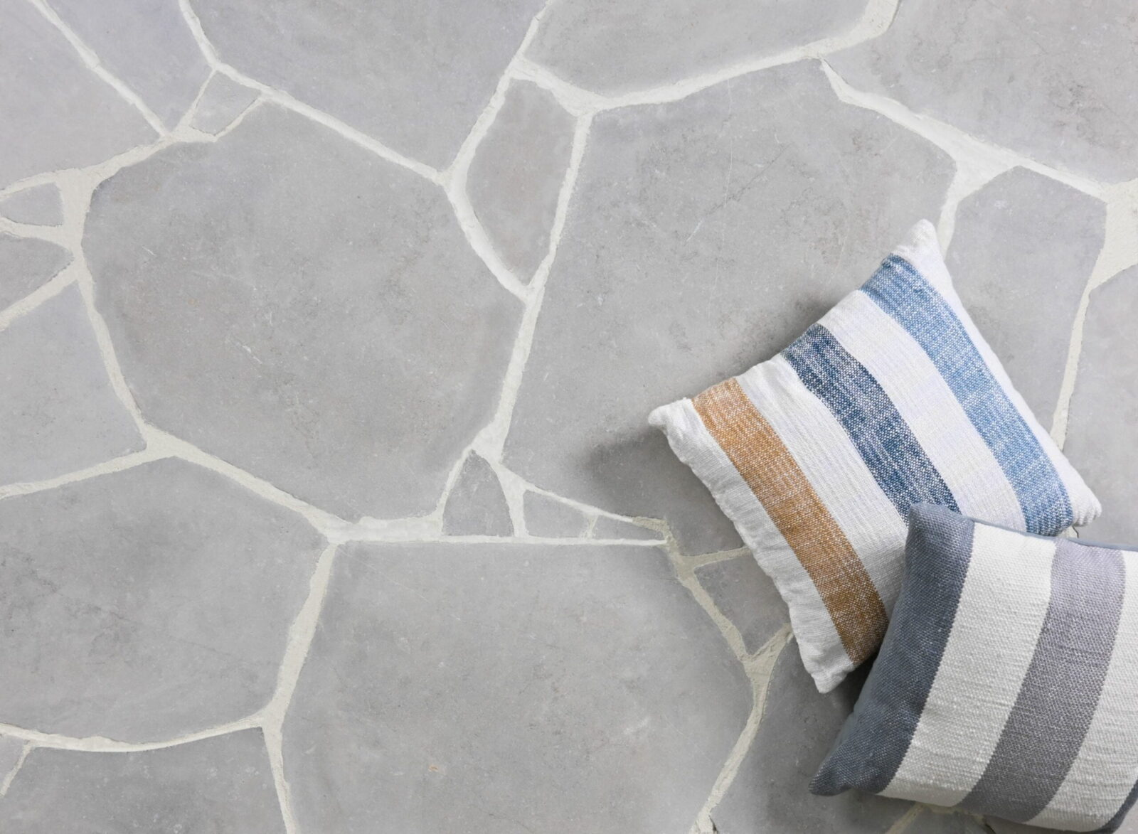 Korsi Limestone Crazy Paving – Light & Organic